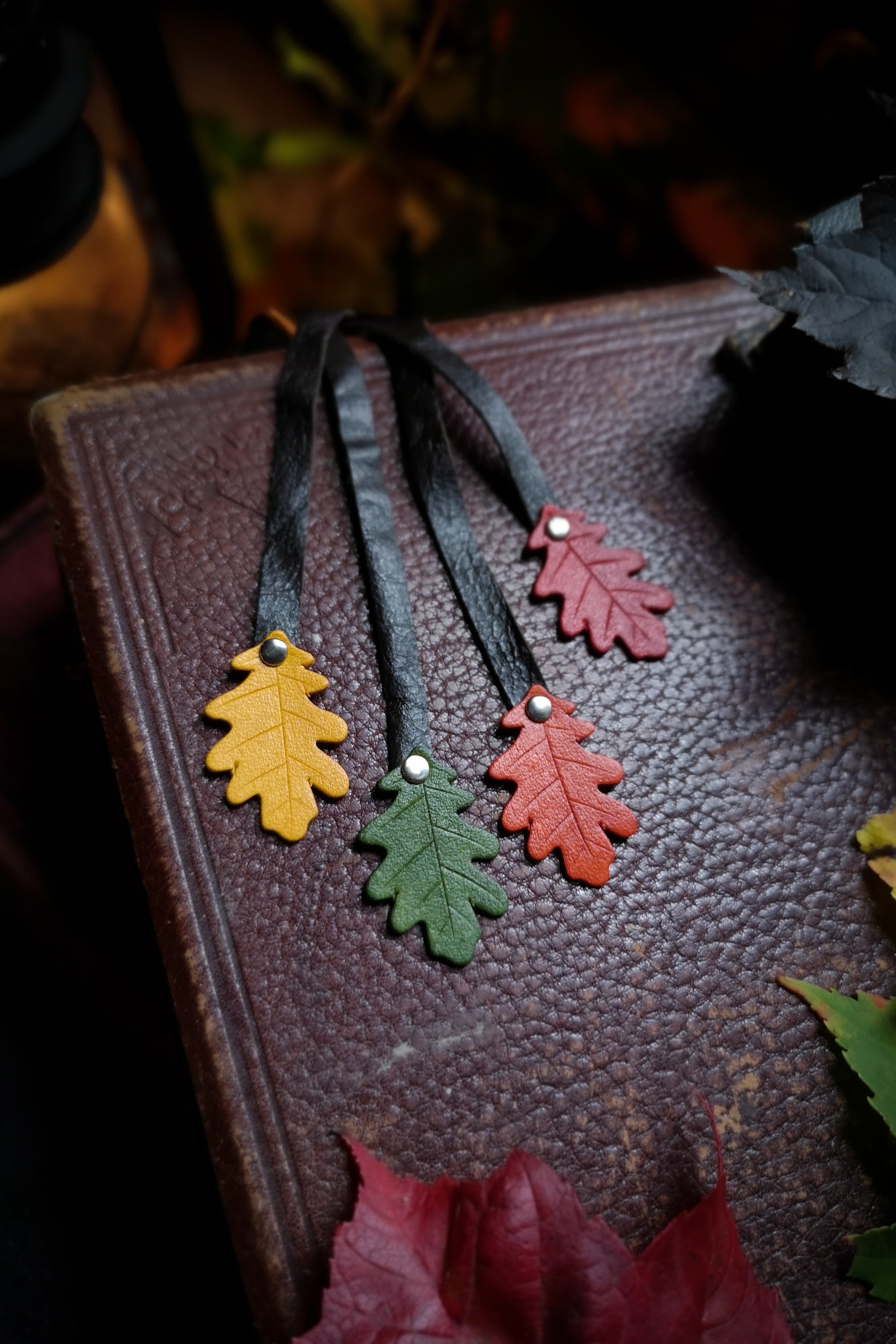 Oak Leaf Bookmark - Fall Brights - Made In Canada - Hammerthreads