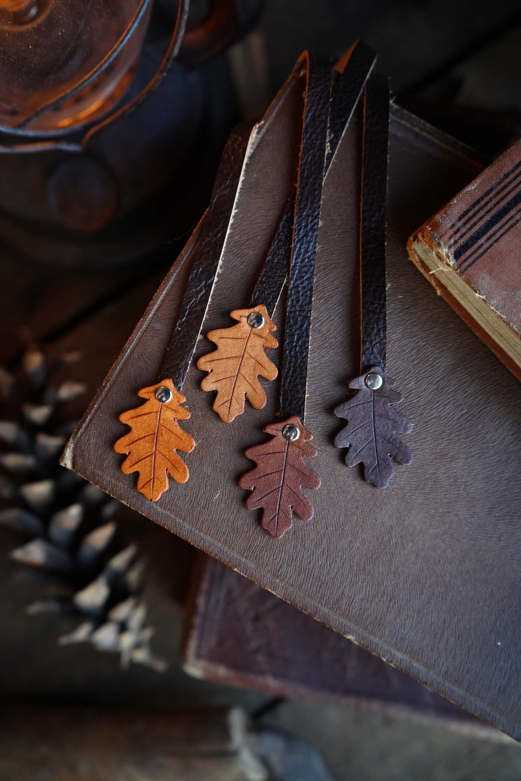 Oak Leaf Bookmark - Fall Browns - Made In Canada - Hammerthreads